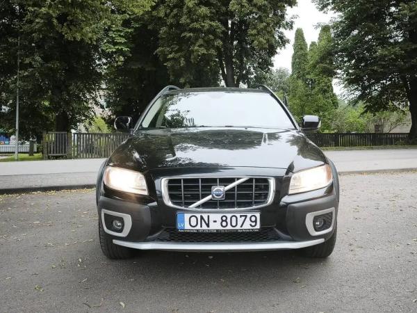 Черный Вольво ХС70 2008 в Цесис, объемом двигателя 2.40 л и пробегом 312 тыс. км за 5450 €, фото 2 на AUTOMOTO.COM.LV