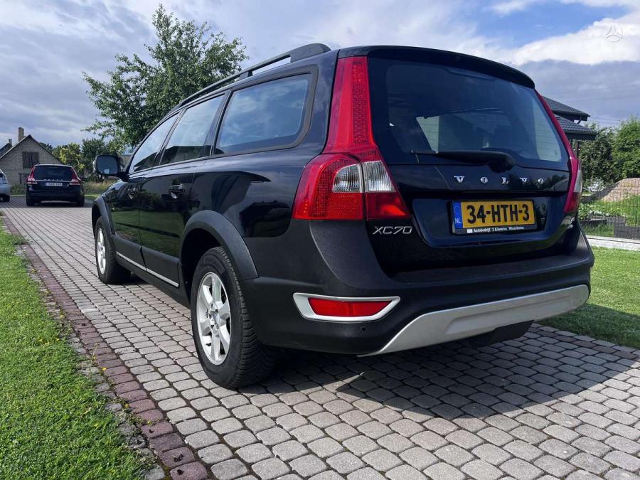 Melns Volvo XC70 2008 Vievis, ar dzinēja tilpumu 2.40 L un nobraukumu 307 tūkst. km par 5300 €, foto 5 vietnē AUTOMOTO.COM.LV
