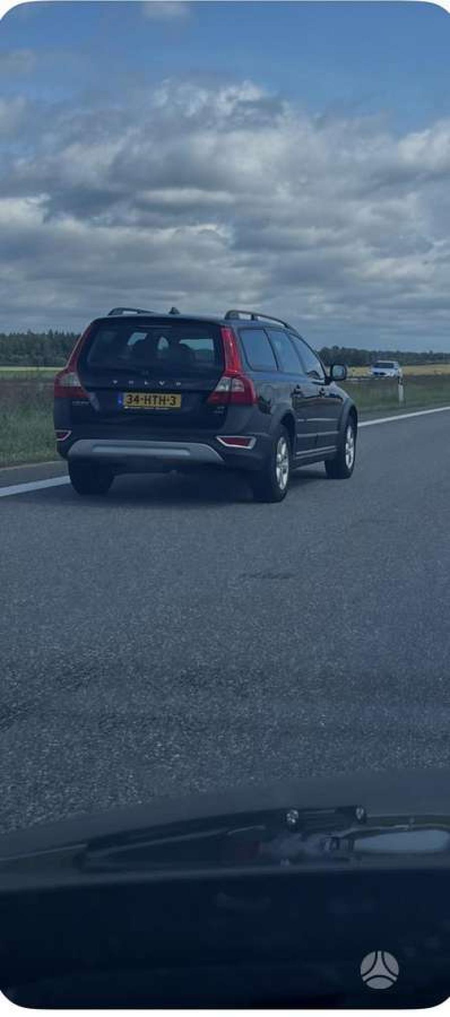 Melns Volvo XC70 2008 Vievis, ar dzinēja tilpumu 2.40 L un nobraukumu 307 tūkst. km par 5300 €, foto 6 vietnē AUTOMOTO.COM.LV