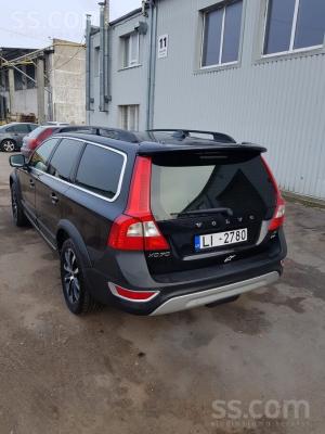 Black Volvo XC70 2008 in Riga, with an engine capacity of 2.40 L and mileage of 435 thousand km for 5400 €, photo 3 on AUTOMOTO.COM.LV