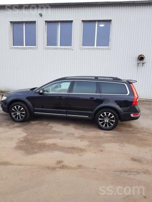Black Volvo XC70 2008 in Riga, with an engine capacity of 2.40 L and mileage of 435 thousand km for 5400 €, photo 4 on AUTOMOTO.COM.LV
