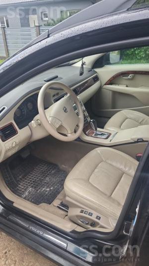 Black Volvo XC70 2008 in Riga, with an engine capacity of 2.40 L and mileage of 435 thousand km for 5400 €, photo 6 on AUTOMOTO.COM.LV