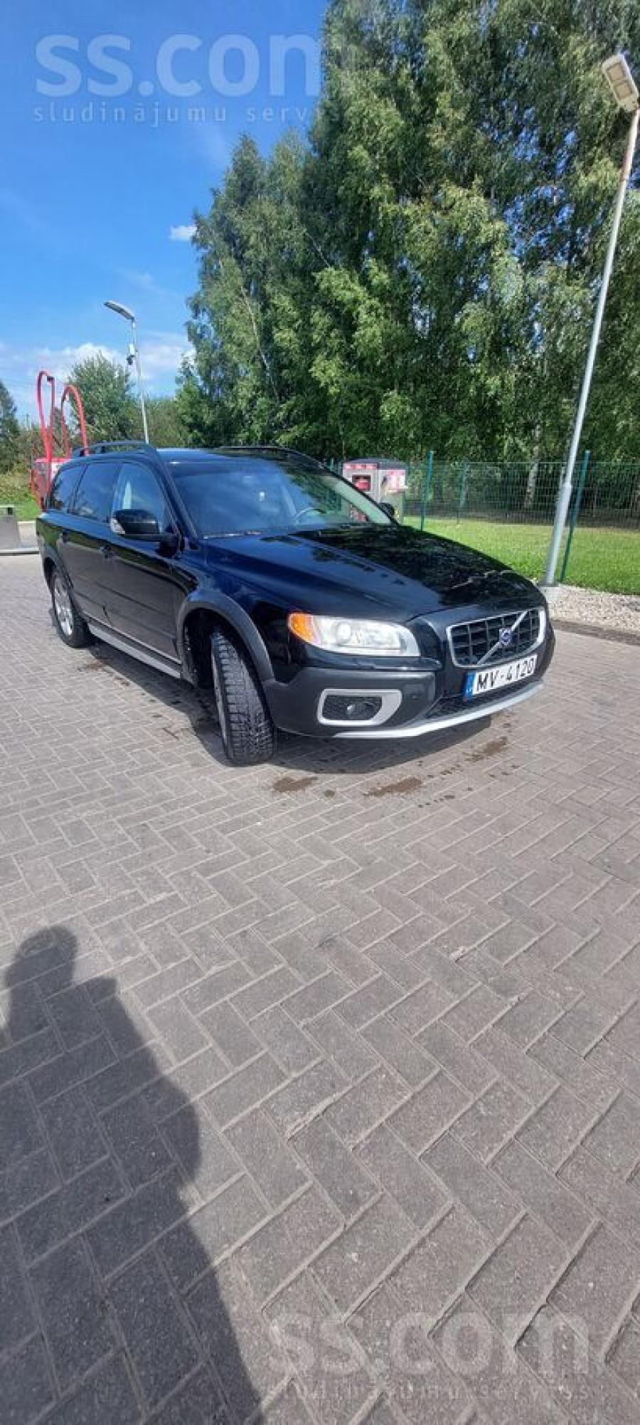 Melns Volvo XC70 2008 Rēzekne, ar dzinēja tilpumu 2.40 L un nobraukumu 377 tūkst. km par 5500 €, foto 3 vietnē AUTOMOTO.COM.LV
