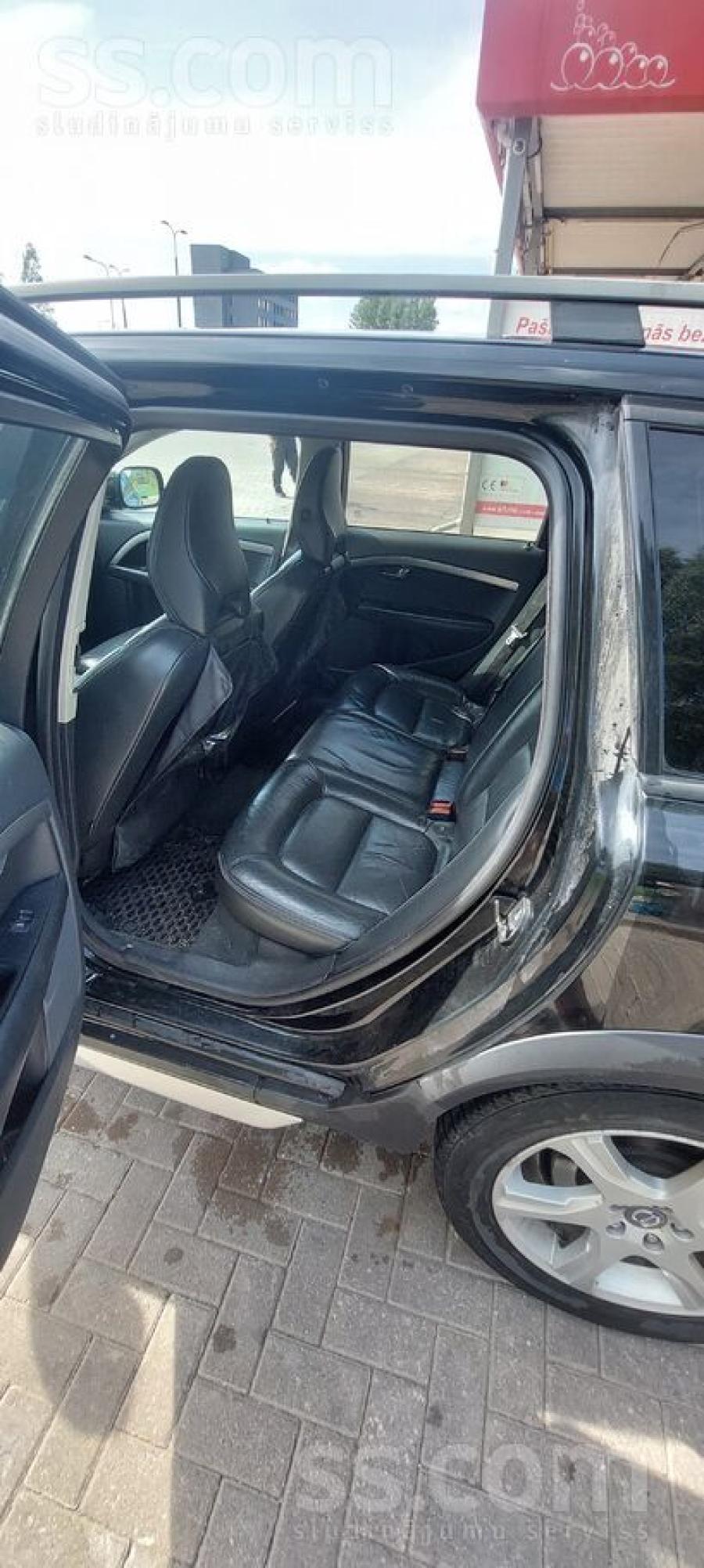 Melns Volvo XC70 2008 Rēzekne, ar dzinēja tilpumu 2.40 L un nobraukumu 377 tūkst. km par 5500 €, foto 9 vietnē AUTOMOTO.COM.LV