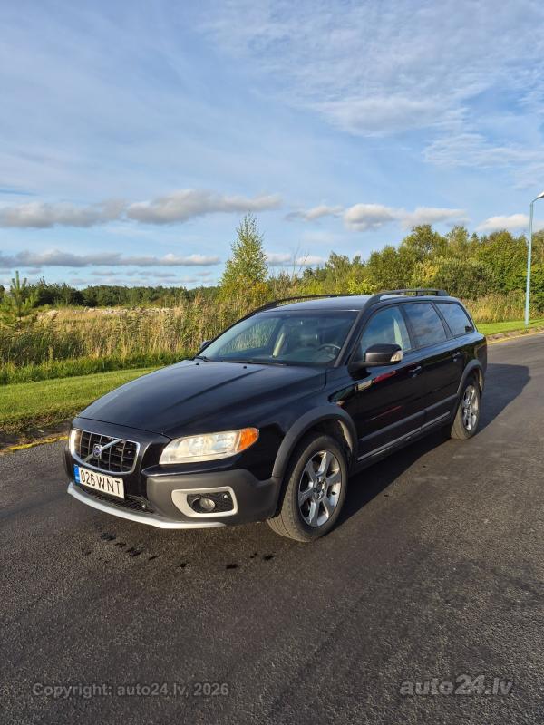 Black Volvo XC70 2008 in Kuressaare, with an engine capacity of 2.40 L and mileage of 366 thousand km for 5400 €, photo 2 on AUTOMOTO.COM.LV