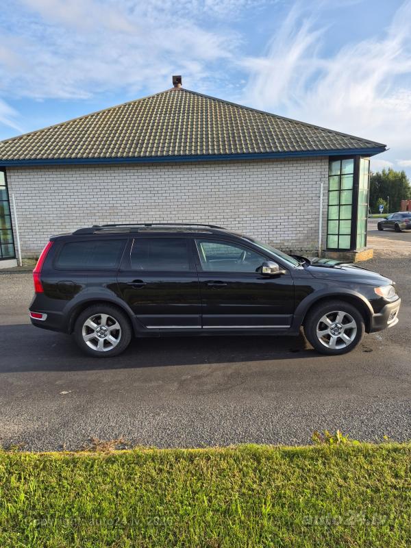 Black Volvo XC70 2008 in Kuressaare, with an engine capacity of 2.40 L and mileage of 366 thousand km for 5400 €, photo 6 on AUTOMOTO.COM.LV