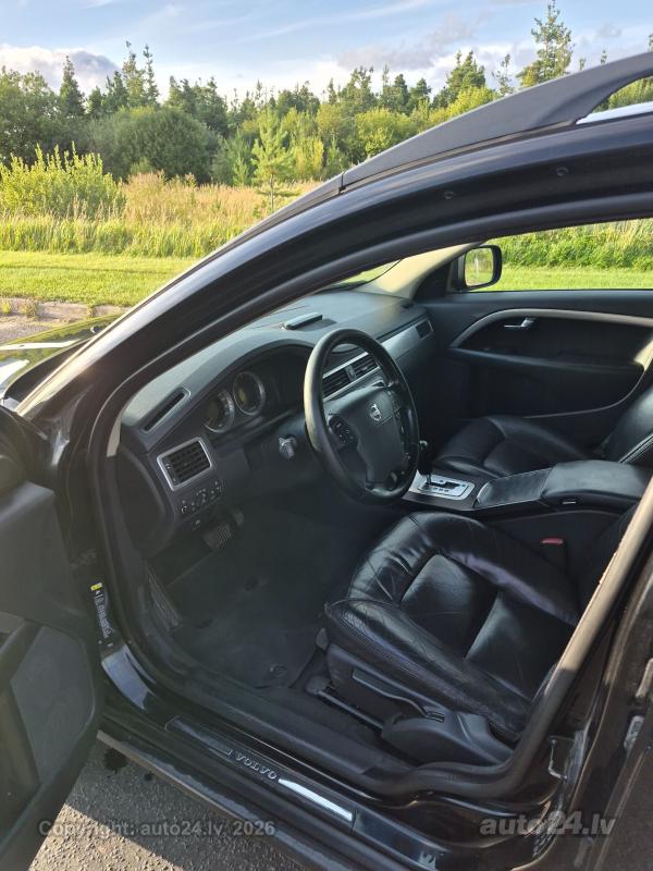 Black Volvo XC70 2008 in Kuressaare, with an engine capacity of 2.40 L and mileage of 366 thousand km for 5400 €, photo 10 on AUTOMOTO.COM.LV