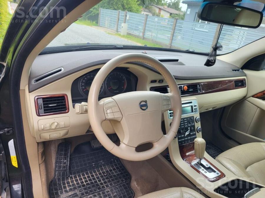 Melns Volvo XC70 2008 Rīga, ar dzinēja tilpumu 2.40 L un nobraukumu 435 tūkst. km par 4750 €, foto 7 vietnē AUTOMOTO.COM.LV