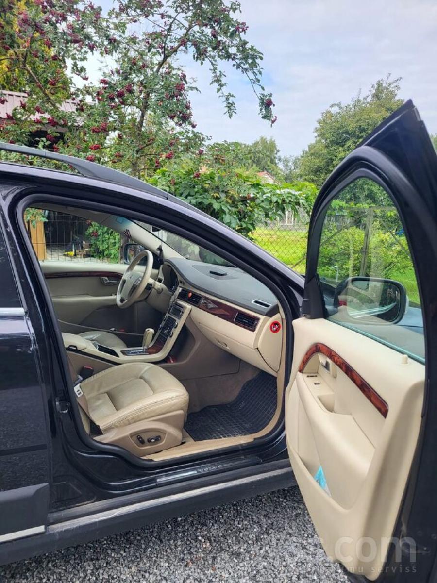 Melns Volvo XC70 2008 Rīga, ar dzinēja tilpumu 2.40 L un nobraukumu 435 tūkst. km par 4750 €, foto 8 vietnē AUTOMOTO.COM.LV