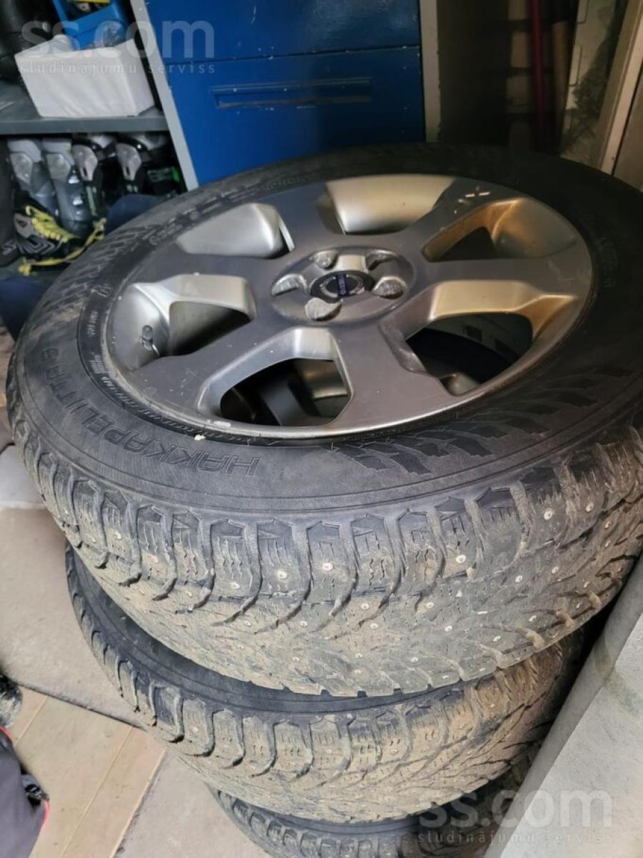 Melns Volvo XC70 2008 Rīga, ar dzinēja tilpumu 2.40 L un nobraukumu 435 tūkst. km par 4750 €, foto 12 vietnē AUTOMOTO.COM.LV
