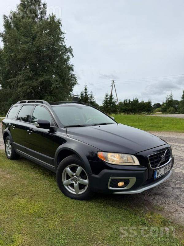 Melns Volvo XC70 2008 Aizkraukle, ar dzinēja tilpumu 2.40 L un nobraukumu 397 tūkst. km par 3650 €, foto 1 vietnē AUTOMOTO.COM.LV