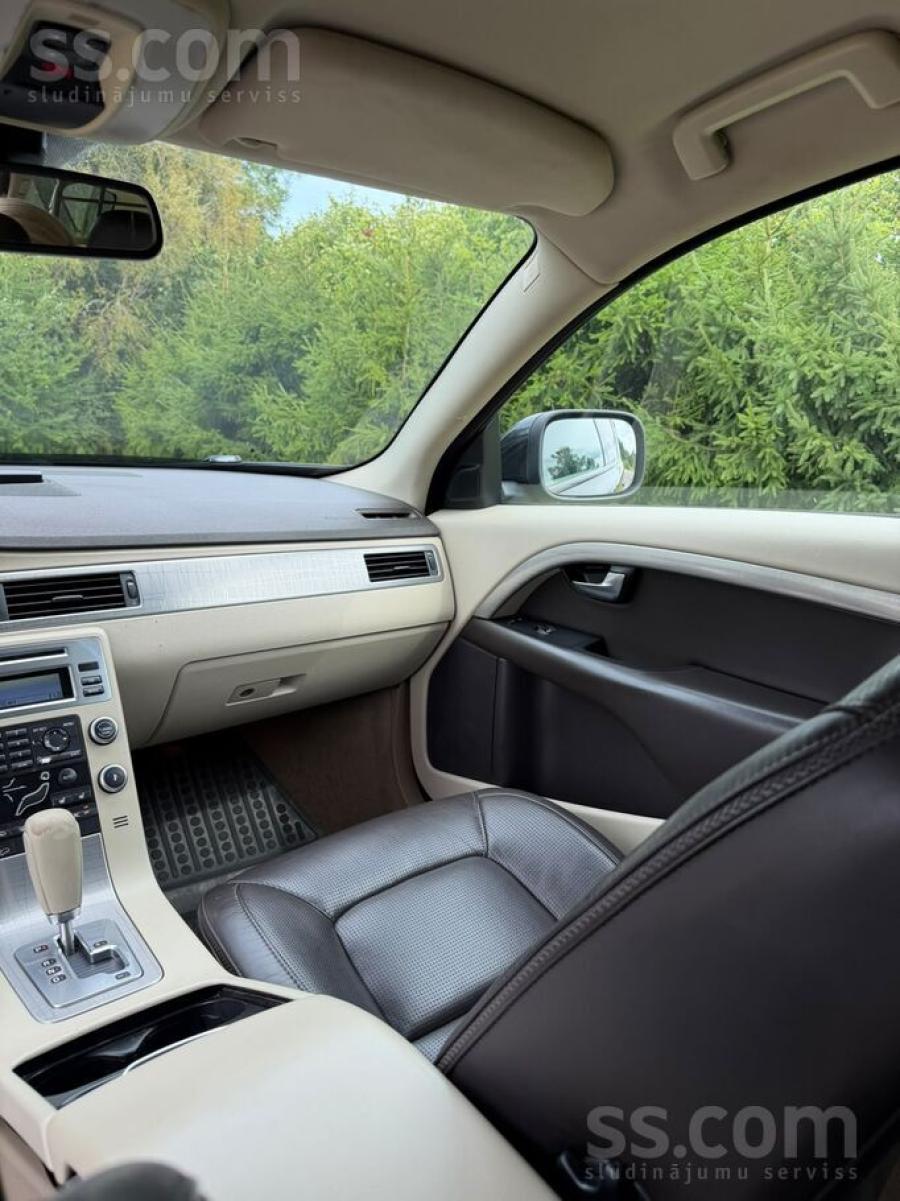 Melns Volvo XC70 2008 Aizkraukle, ar dzinēja tilpumu 2.40 L un nobraukumu 397 tūkst. km par 3650 €, foto 9 vietnē AUTOMOTO.COM.LV