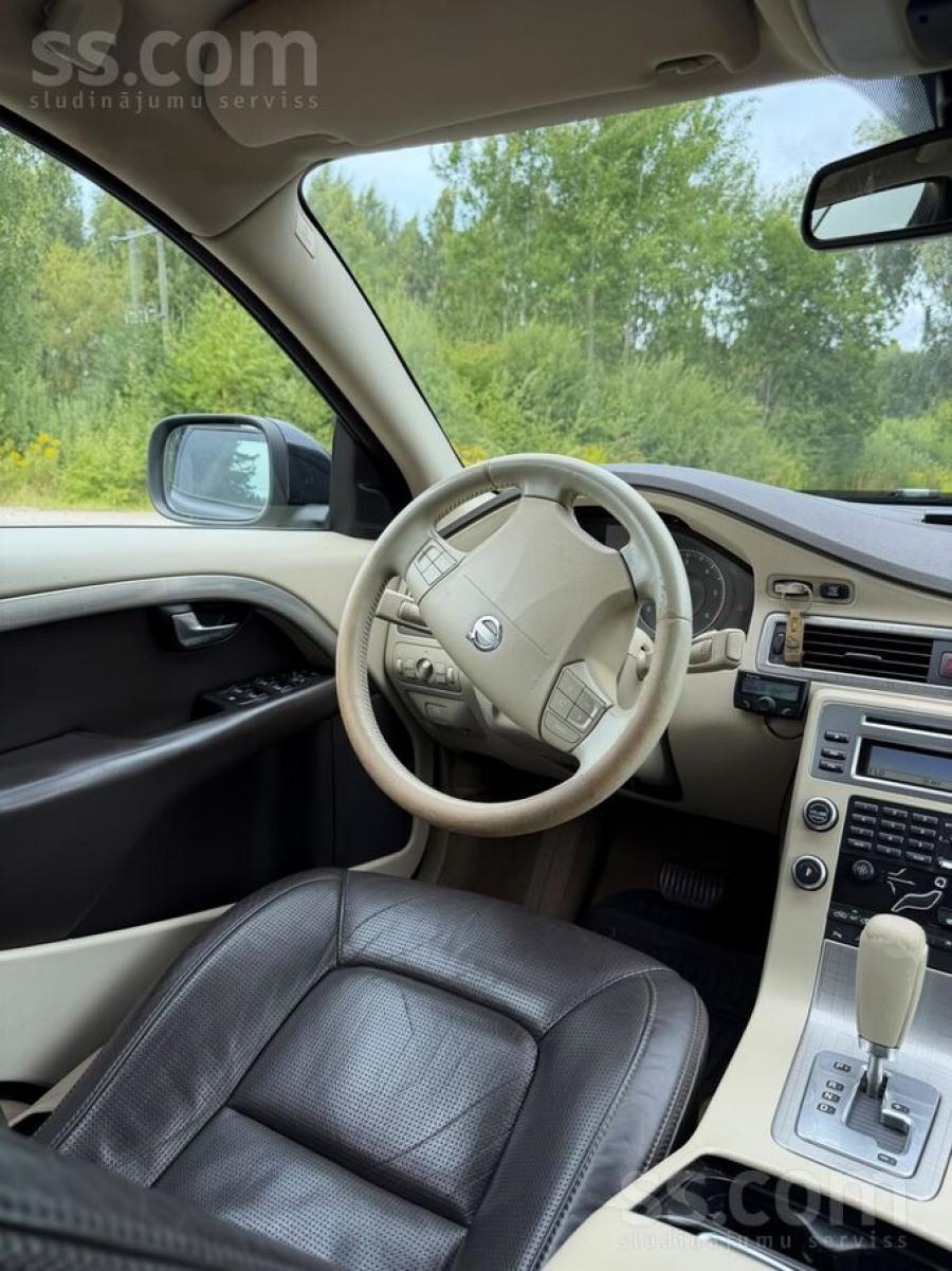 Melns Volvo XC70 2008 Aizkraukle, ar dzinēja tilpumu 2.40 L un nobraukumu 397 tūkst. km par 3650 €, foto 11 vietnē AUTOMOTO.COM.LV