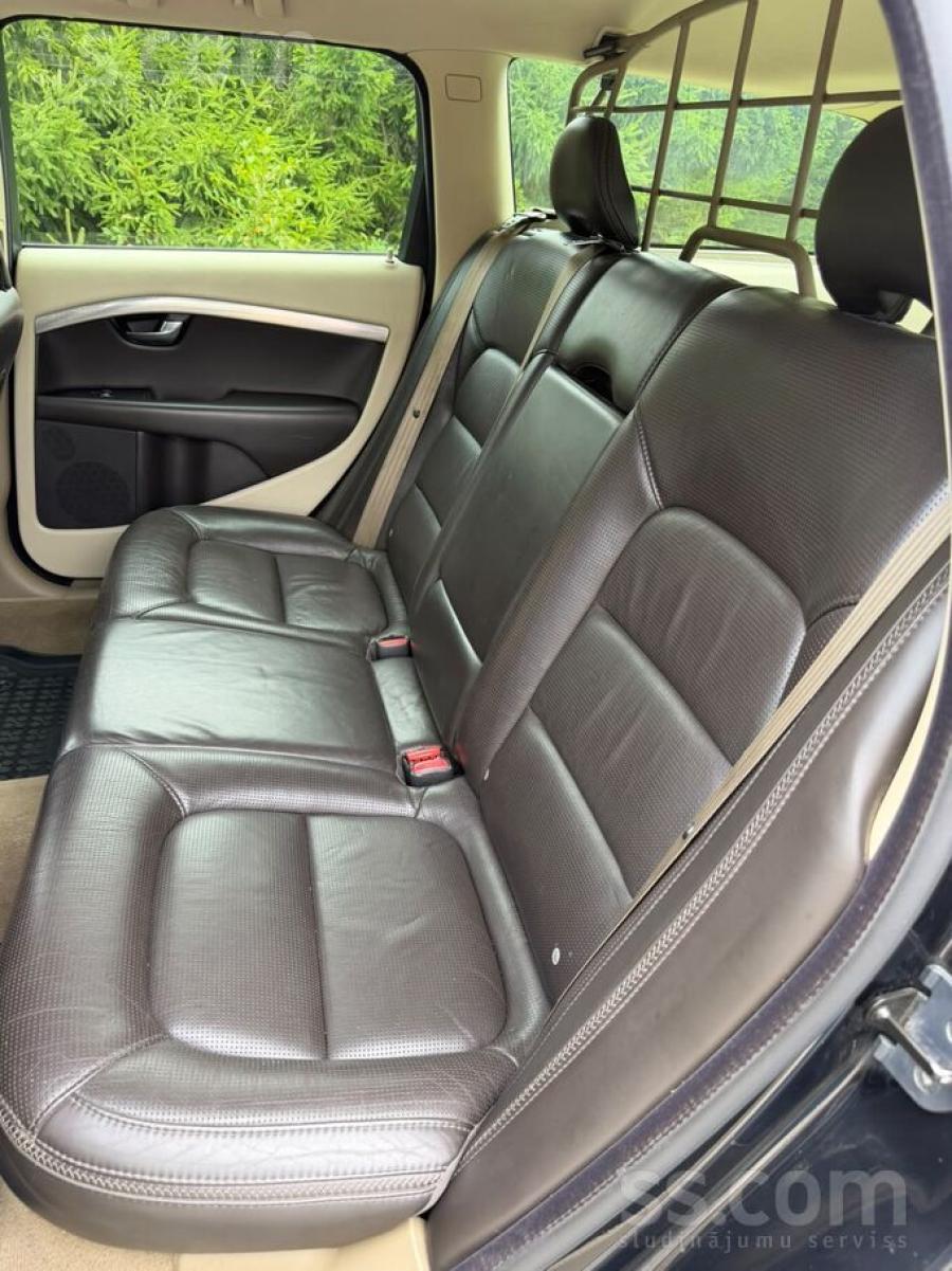 Melns Volvo XC70 2008 Aizkraukle, ar dzinēja tilpumu 2.40 L un nobraukumu 397 tūkst. km par 3650 €, foto 12 vietnē AUTOMOTO.COM.LV