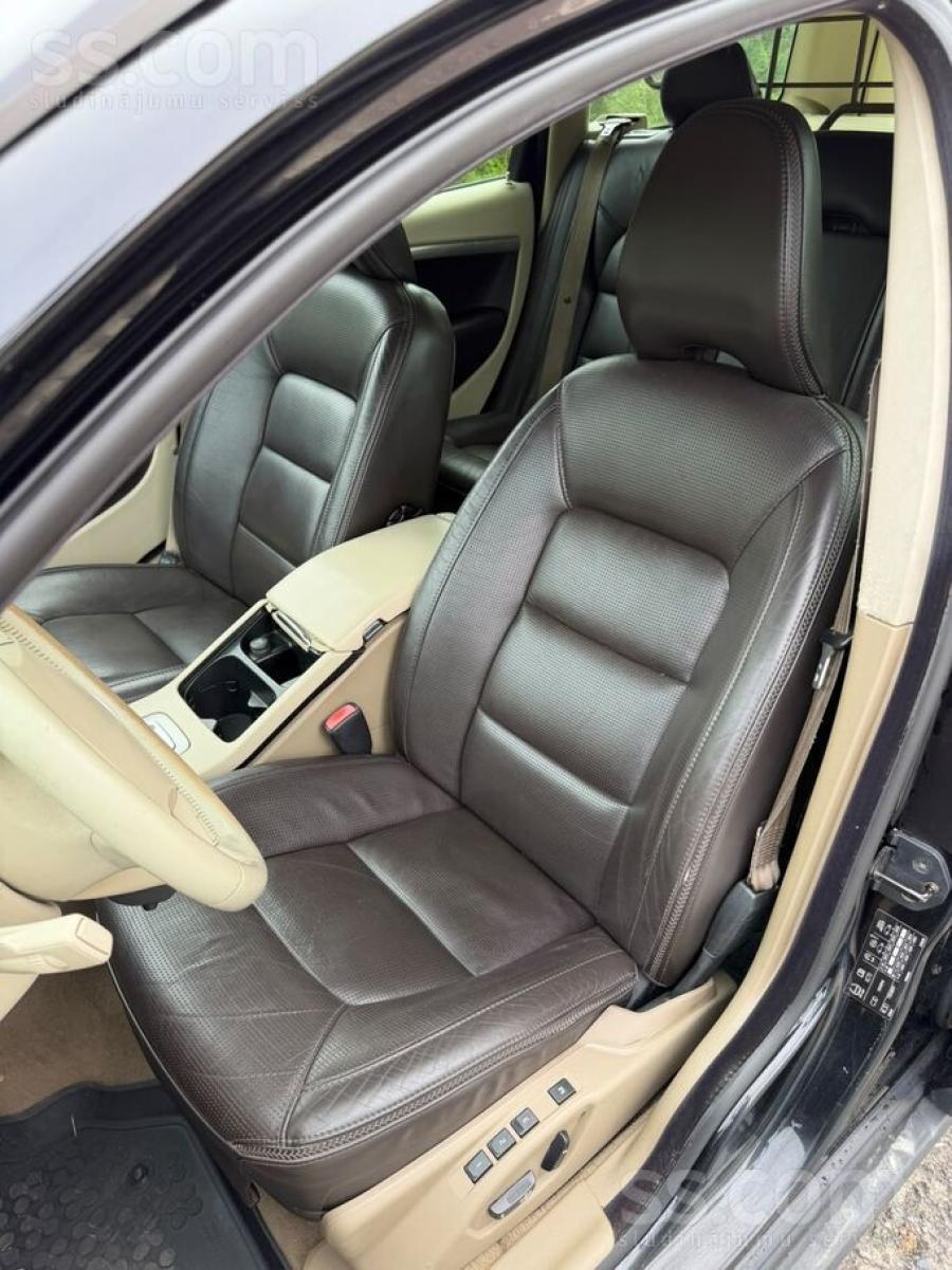 Melns Volvo XC70 2008 Aizkraukle, ar dzinēja tilpumu 2.40 L un nobraukumu 397 tūkst. km par 3650 €, foto 13 vietnē AUTOMOTO.COM.LV