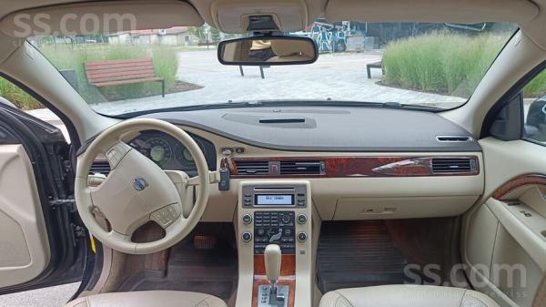 Melns Volvo XC70 2008 Rīga, ar dzinēja tilpumu 2.50 L un nobraukumu 291 tūkst. km par 4800 €, foto 4 vietnē AUTOMOTO.COM.LV