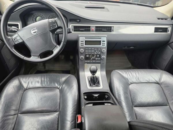 Black Volvo XC70 2008 in Vilnius, with an engine capacity of 2.40 L and mileage of 288 thousand km for 6500 €, photo 11 on AUTOMOTO.COM.LV