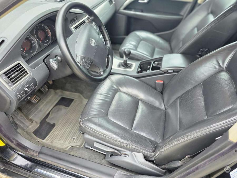 Melns Volvo XC70 2008 Viļņa, ar dzinēja tilpumu 2.40 L un nobraukumu 288 tūkst. km par 6500 €, foto 12 vietnē AUTOMOTO.COM.LV
