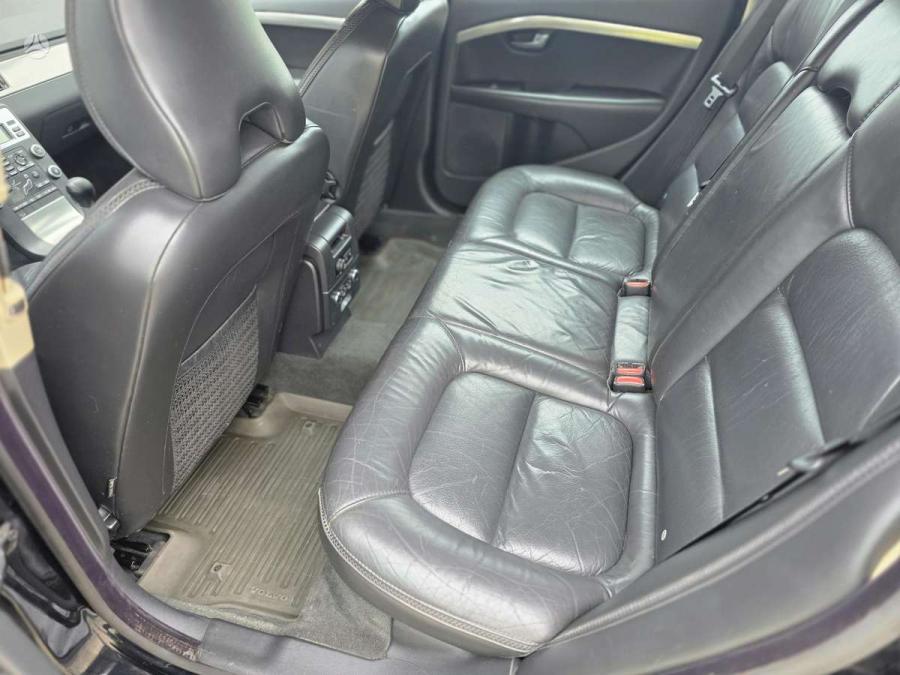 Melns Volvo XC70 2008 Viļņa, ar dzinēja tilpumu 2.40 L un nobraukumu 288 tūkst. km par 6500 €, foto 14 vietnē AUTOMOTO.COM.LV