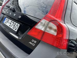 Melns Volvo XC70 2008 Daugavpils, ar dzinēja tilpumu 2.40 L un nobraukumu 0 tūkst. km par 6350 €, foto 15 vietnē AUTOMOTO.COM.LV