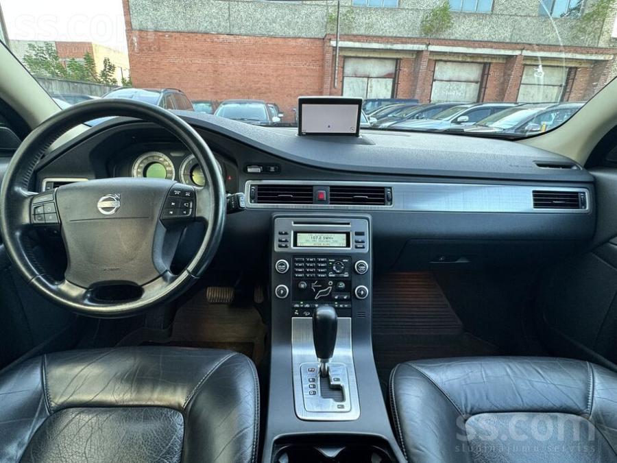 Melns Volvo XC70 2008 Daugavpils, ar dzinēja tilpumu 2.40 L un nobraukumu 0 tūkst. km par 6350 €, foto 17 vietnē AUTOMOTO.COM.LV