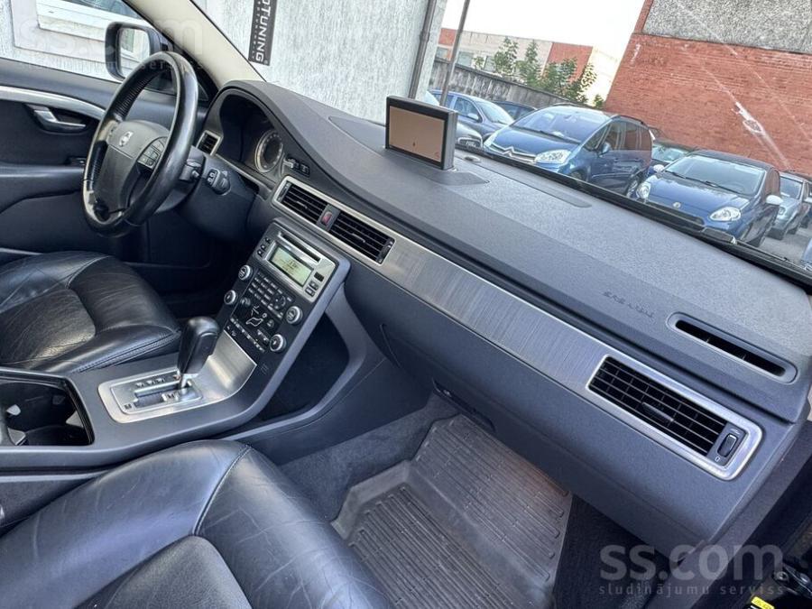Melns Volvo XC70 2008 Daugavpils, ar dzinēja tilpumu 2.40 L un nobraukumu 0 tūkst. km par 6350 €, foto 18 vietnē AUTOMOTO.COM.LV