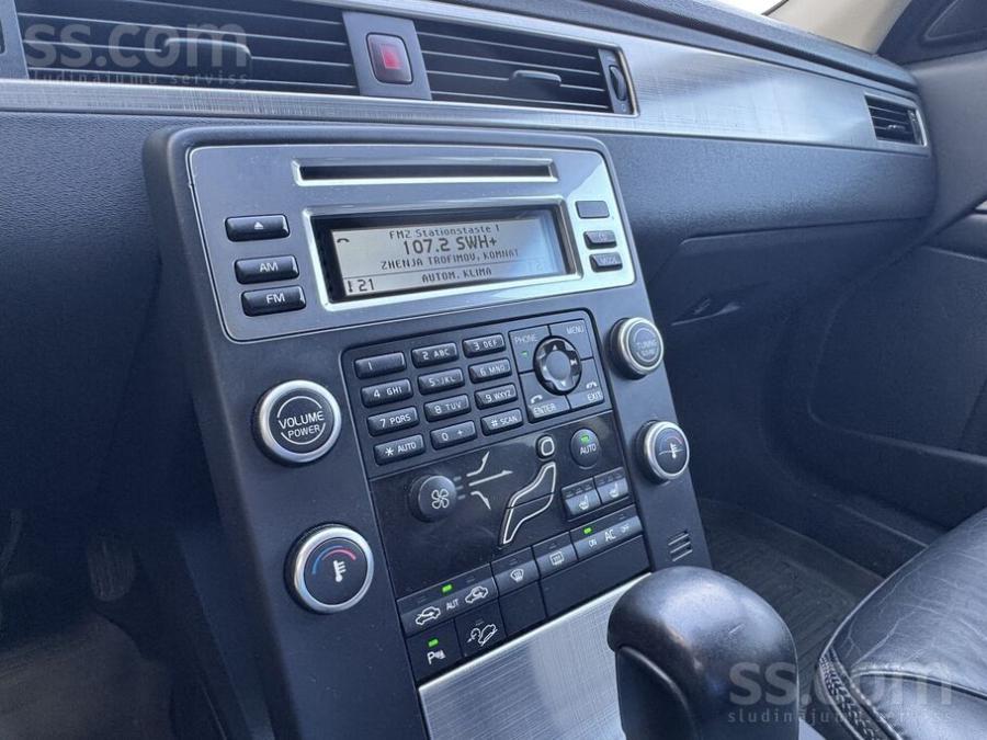 Melns Volvo XC70 2008 Daugavpils, ar dzinēja tilpumu 2.40 L un nobraukumu 0 tūkst. km par 6350 €, foto 21 vietnē AUTOMOTO.COM.LV