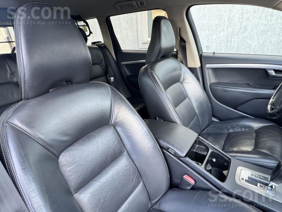 Melns Volvo XC70 2008 Daugavpils, ar dzinēja tilpumu 2.40 L un nobraukumu 0 tūkst. km par 6350 €, foto 25 vietnē AUTOMOTO.COM.LV