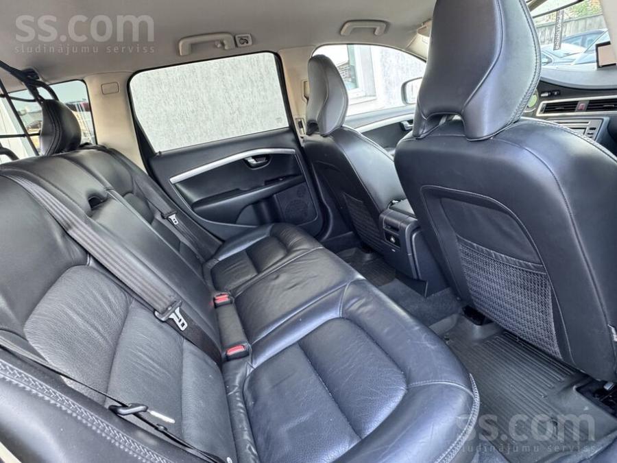 Melns Volvo XC70 2008 Daugavpils, ar dzinēja tilpumu 2.40 L un nobraukumu 0 tūkst. km par 6350 €, foto 27 vietnē AUTOMOTO.COM.LV