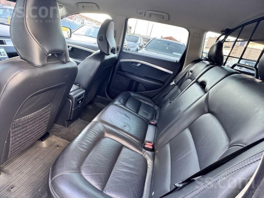Melns Volvo XC70 2008 Daugavpils, ar dzinēja tilpumu 2.40 L un nobraukumu 0 tūkst. km par 6350 €, foto 28 vietnē AUTOMOTO.COM.LV