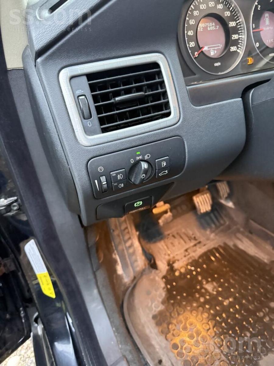 Melns Volvo XC70 2008 Rīga, ar dzinēja tilpumu 2.40 L un nobraukumu 507 tūkst. km par 3200 €, foto 9 vietnē AUTOMOTO.COM.LV
