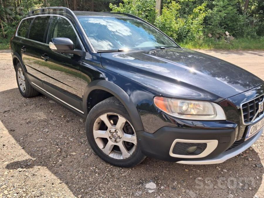 Black Volvo XC70 2008 in Daugavpils, with an engine capacity of 2.40 L and mileage of 423 thousand km for 5100 €, photo 4 on AUTOMOTO.COM.LV