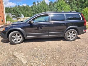 Black Volvo XC70 2008 in Daugavpils, with an engine capacity of 2.40 L and mileage of 423 thousand km for 5100 €, photo 6 on AUTOMOTO.COM.LV