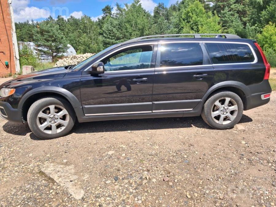Black Volvo XC70 2008 in Daugavpils, with an engine capacity of 2.40 L and mileage of 423 thousand km for 5100 €, photo 6 on AUTOMOTO.COM.LV