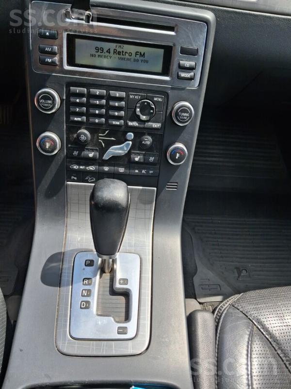 Black Volvo XC70 2008 in Daugavpils, with an engine capacity of 2.40 L and mileage of 423 thousand km for 5100 €, photo 8 on AUTOMOTO.COM.LV