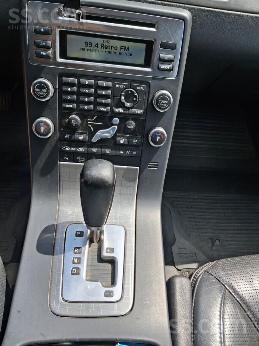 Black Volvo XC70 2008 in Daugavpils, with an engine capacity of 2.40 L and mileage of 423 thousand km for 5100 €, photo 8 on AUTOMOTO.COM.LV