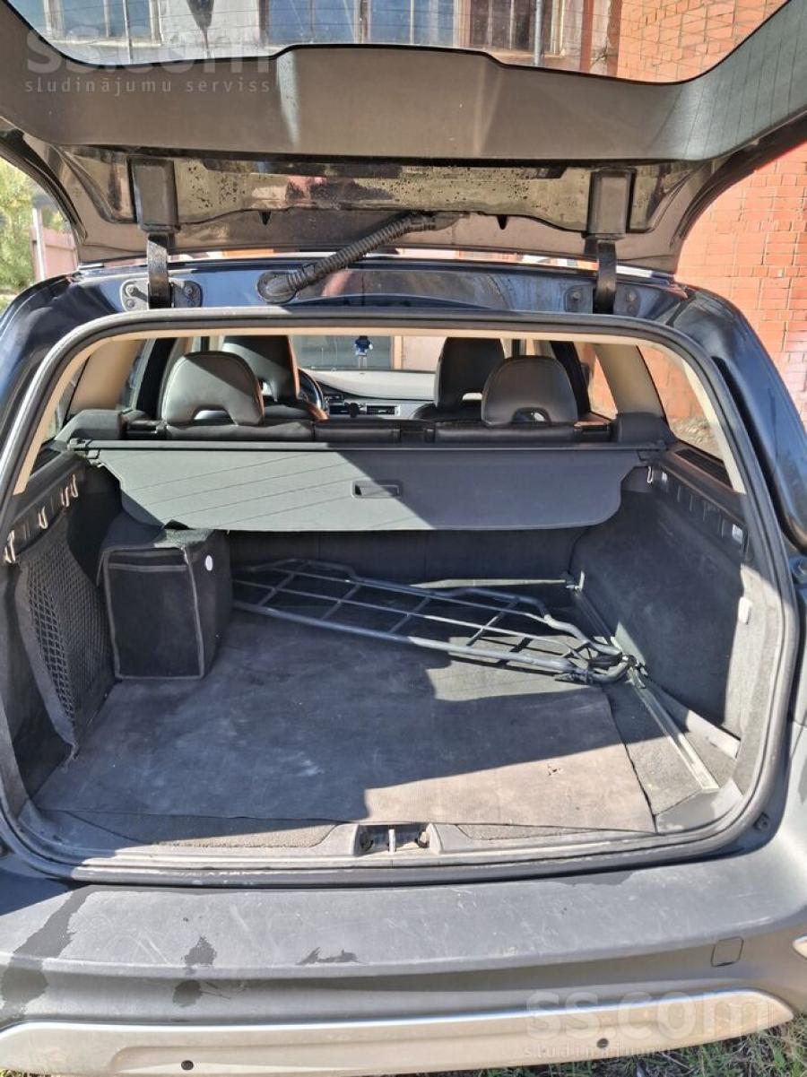 Black Volvo XC70 2008 in Daugavpils, with an engine capacity of 2.40 L and mileage of 423 thousand km for 5100 €, photo 11 on AUTOMOTO.COM.LV