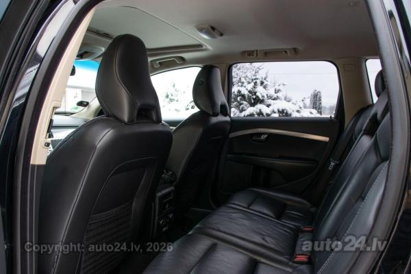 Black Volvo XC70 2009 in Paide, with an engine capacity of 2.40 L and mileage of 311 thousand km for 6990 €, photo 9 on AUTOMOTO.COM.LV
