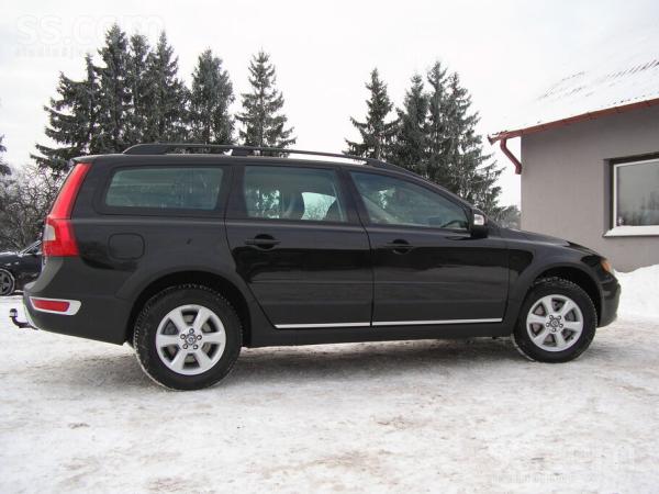 Black Volvo XC70 2009 in Riga, with an engine capacity of 2.40 L and mileage of 0 thousand km for 8350 €, photo 3 on AUTOMOTO.COM.LV