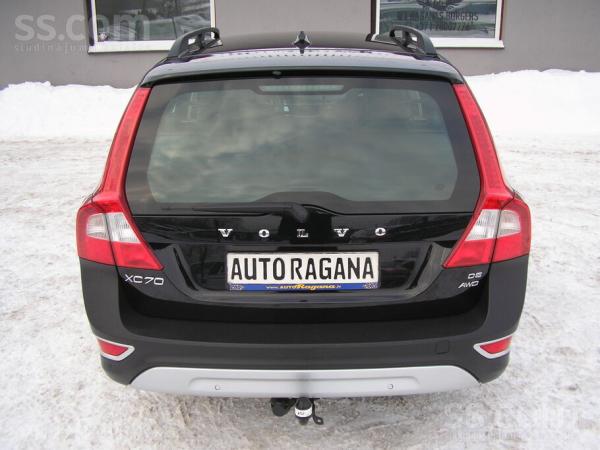 Black Volvo XC70 2009 in Riga, with an engine capacity of 2.40 L and mileage of 0 thousand km for 8350 €, photo 6 on AUTOMOTO.COM.LV