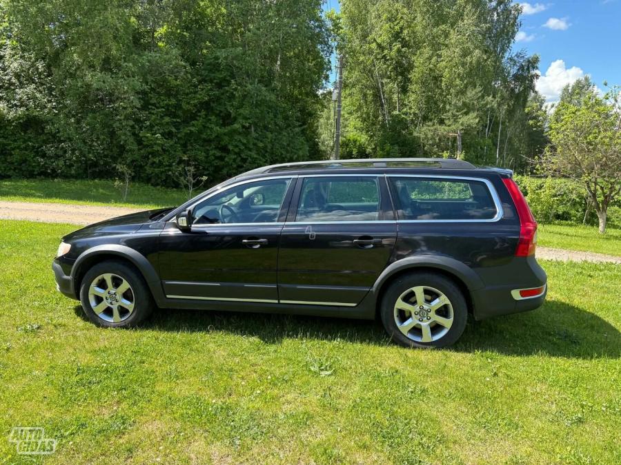 Black Volvo XC70 2009 in Utena, with an engine capacity of 2.40 L and mileage of 321 thousand km for 4900 €, photo 6 on AUTOMOTO.COM.LV
