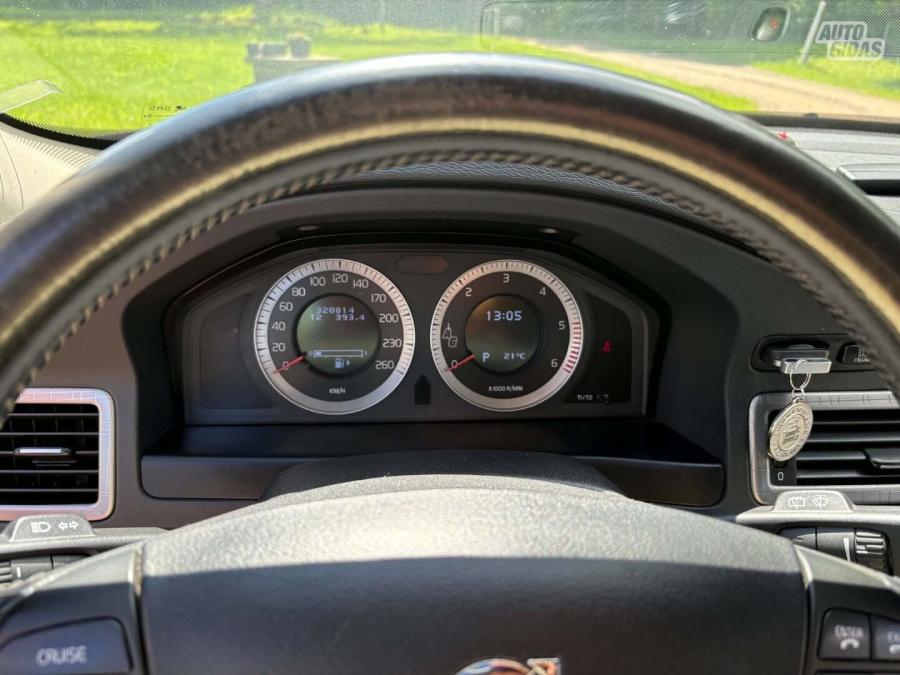 Black Volvo XC70 2009 in Utena, with an engine capacity of 2.40 L and mileage of 321 thousand km for 4900 €, photo 7 on AUTOMOTO.COM.LV