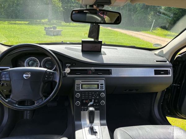 Black Volvo XC70 2009 in Utena, with an engine capacity of 2.40 L and mileage of 321 thousand km for 4900 €, photo 7 on AUTOMOTO.COM.LV