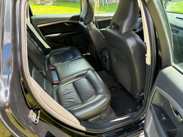 Black Volvo XC70 2009 in Utena, with an engine capacity of 2.40 L and mileage of 321 thousand km for 4900 €, photo 8 on AUTOMOTO.COM.LV