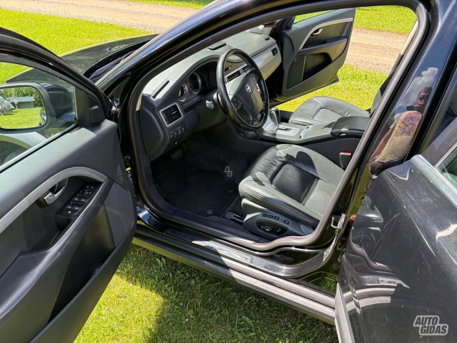 Black Volvo XC70 2009 in Utena, with an engine capacity of 2.40 L and mileage of 321 thousand km for 4900 €, photo 10 on AUTOMOTO.COM.LV