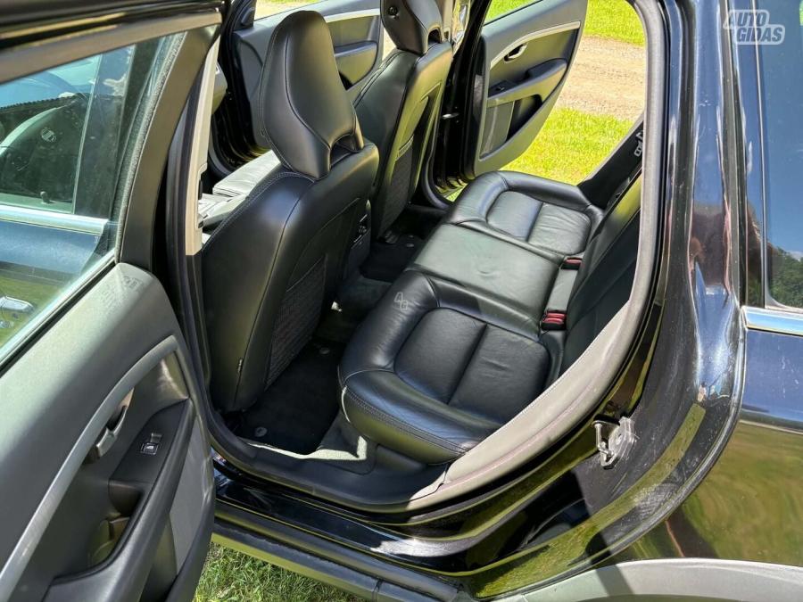 Black Volvo XC70 2009 in Utena, with an engine capacity of 2.40 L and mileage of 321 thousand km for 4900 €, photo 11 on AUTOMOTO.COM.LV