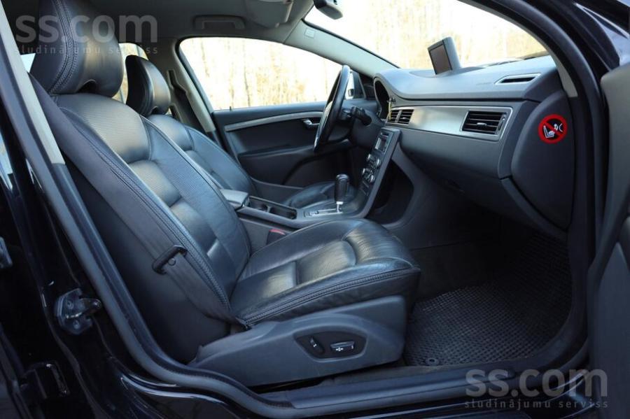 Black Volvo XC70 2009 in Riga, with an engine capacity of 2.40 L and mileage of 0 thousand km for 5200 €, photo 12 on AUTOMOTO.COM.LV