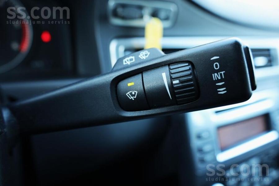 Black Volvo XC70 2009 in Riga, with an engine capacity of 2.40 L and mileage of 0 thousand km for 5200 €, photo 16 on AUTOMOTO.COM.LV