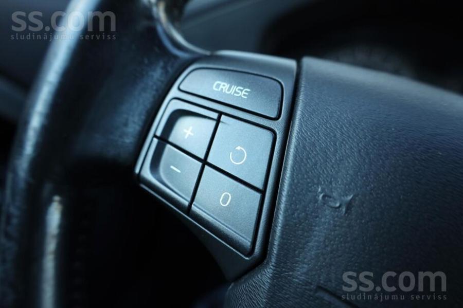 Black Volvo XC70 2009 in Riga, with an engine capacity of 2.40 L and mileage of 0 thousand km for 5200 €, photo 19 on AUTOMOTO.COM.LV