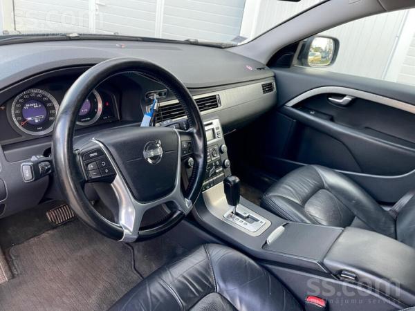 Black Volvo XC70 2009 in Riga, with an engine capacity of 2.40 L and mileage of 385 thousand km for 5900 €, photo 7 on AUTOMOTO.COM.LV